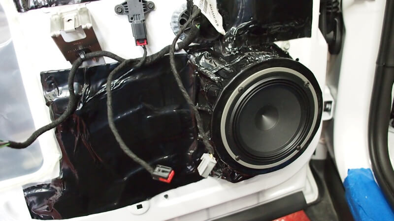 Ford Taurus Audio Upgrade Steals the SHO!